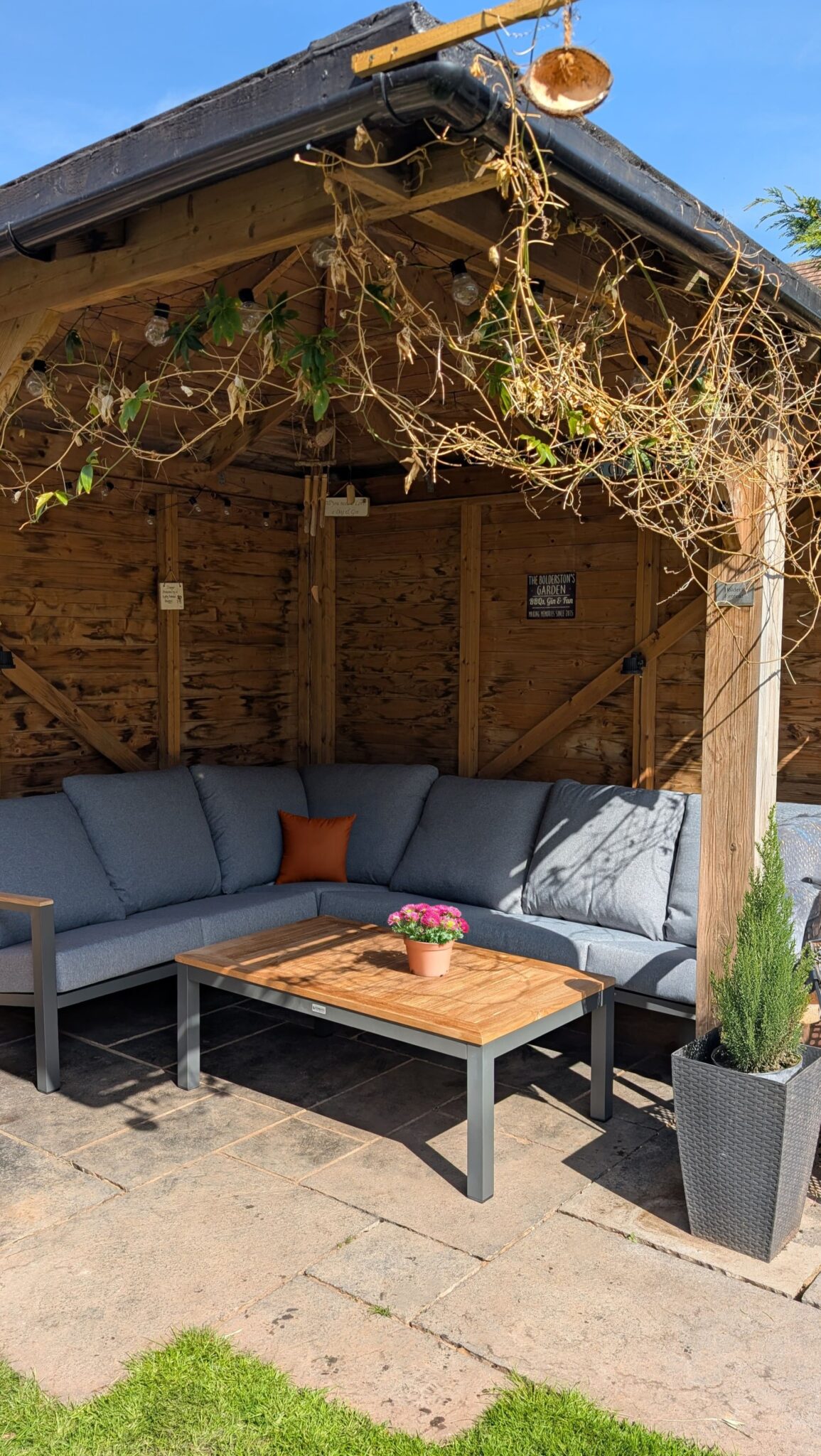 Outdoor & Garden Furniture - RENGARD